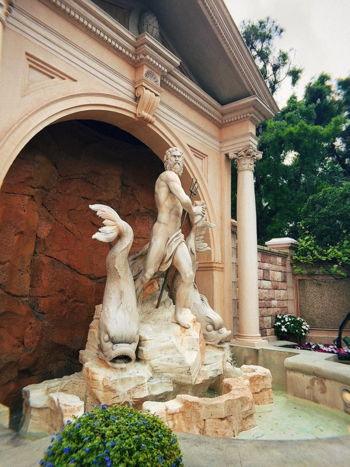 Disney World Guide to EPCOT • Cold Brew Vibes • Los Angeles Lifestyle Blog