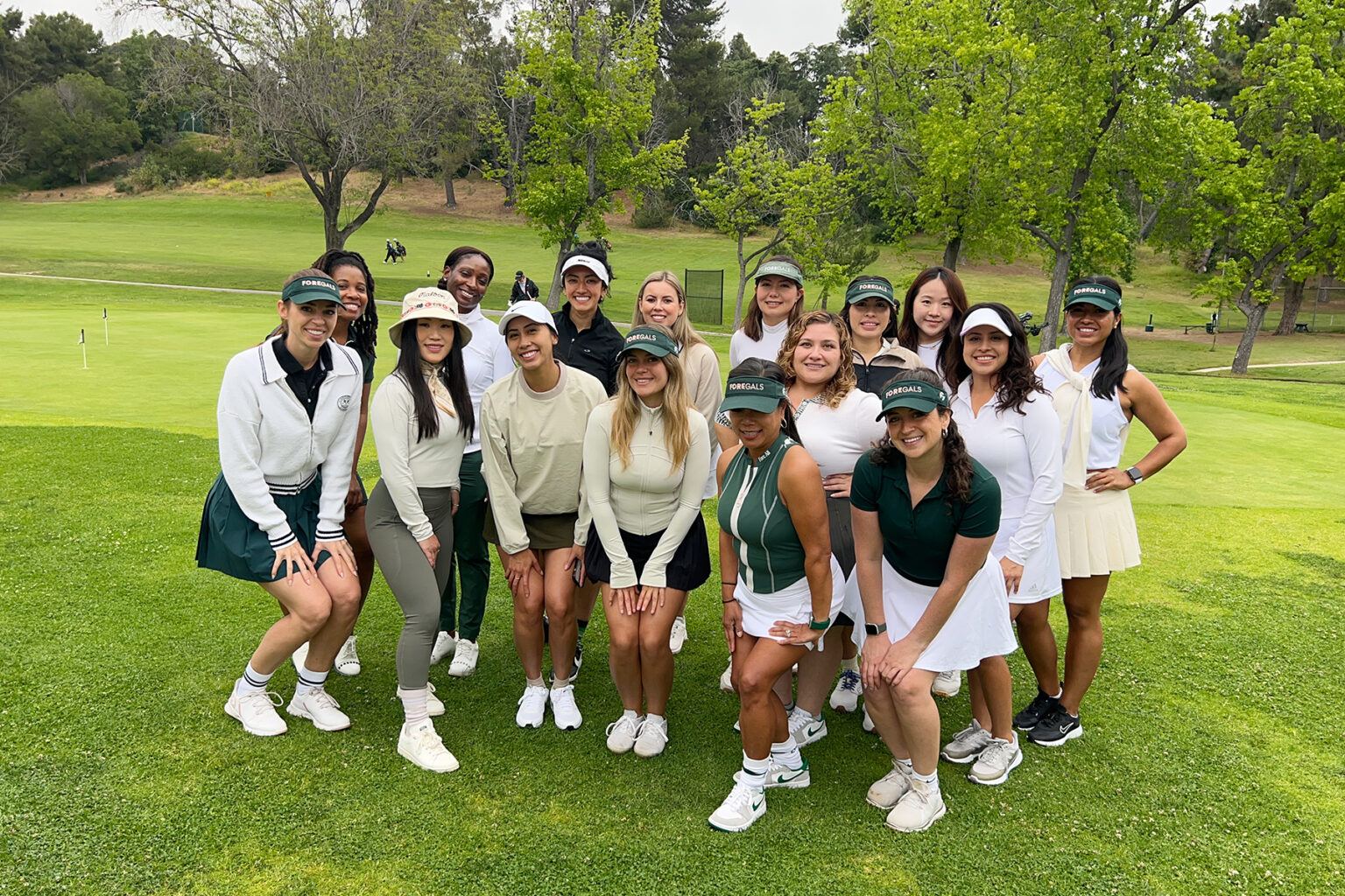 The Ultimate Women's Beginner Golf Guide • Cold Brew Vibes • Los ...