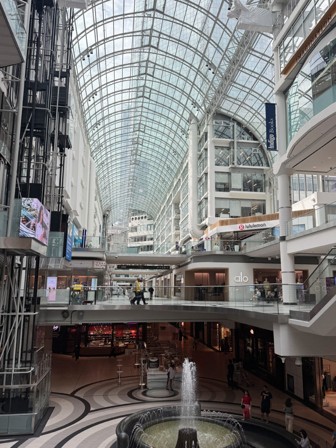 Toronto Travel Guide • Cold Brew Vibes • Los Angeles Lifestyle Blog